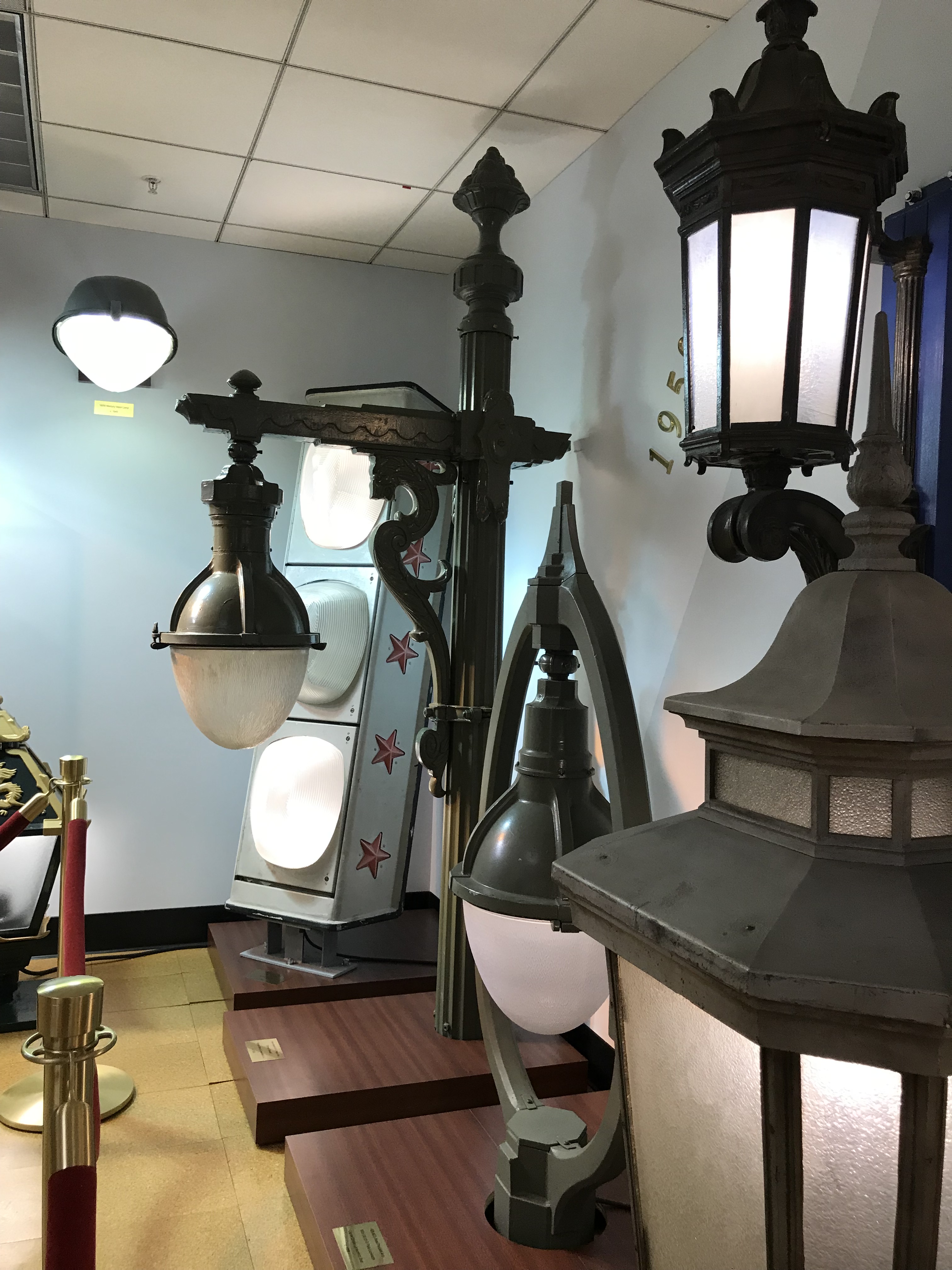 Artistry in an Office Building: the Streetlight Museum – Transiting Los ...