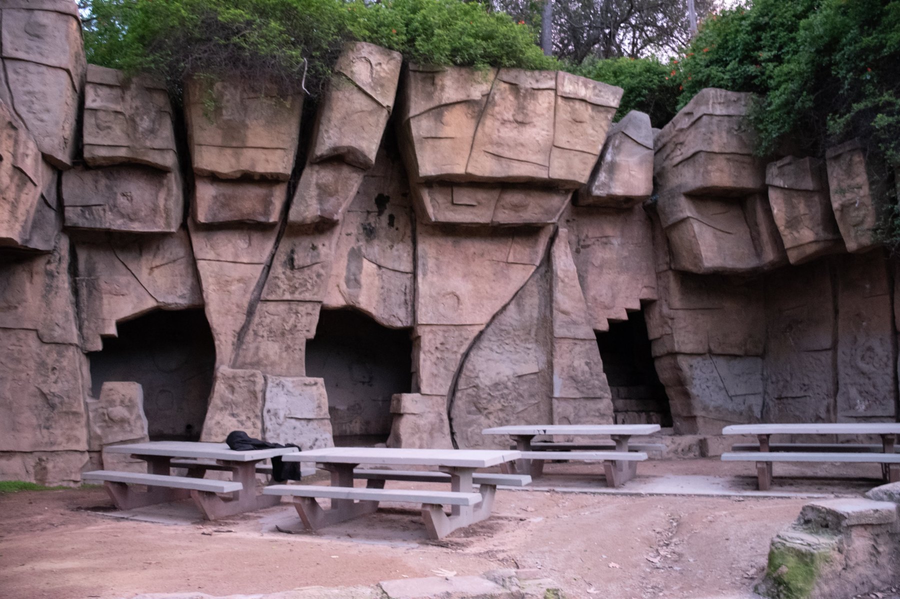 The Abandoned Zoo – Transiting Los Angeles