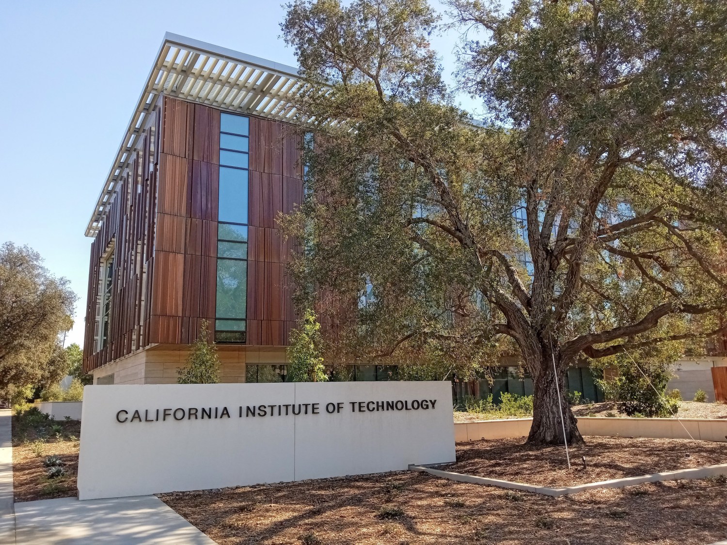 A Walking Tour of Caltech – Transiting Los Angeles
