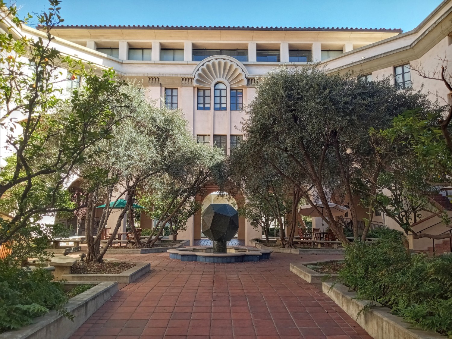 A Walking Tour of Caltech – Transiting Los Angeles