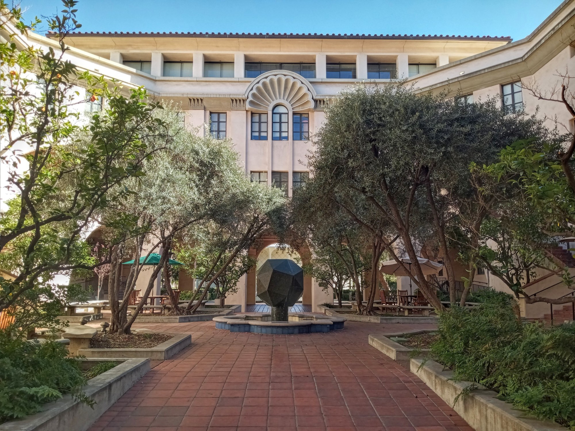 A Walking Tour of Caltech – Transiting Los Angeles