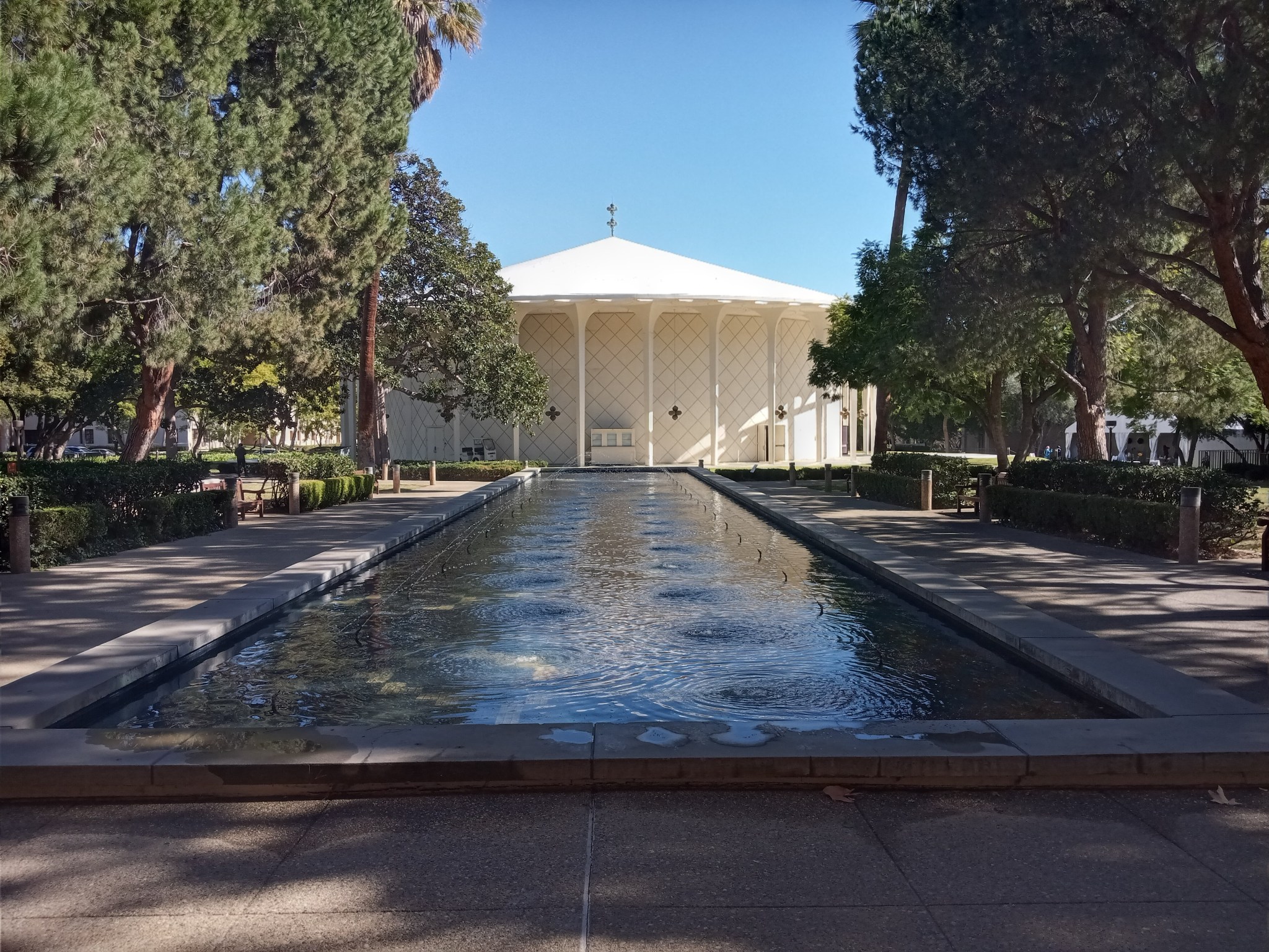 A Walking Tour of Caltech – Transiting Los Angeles