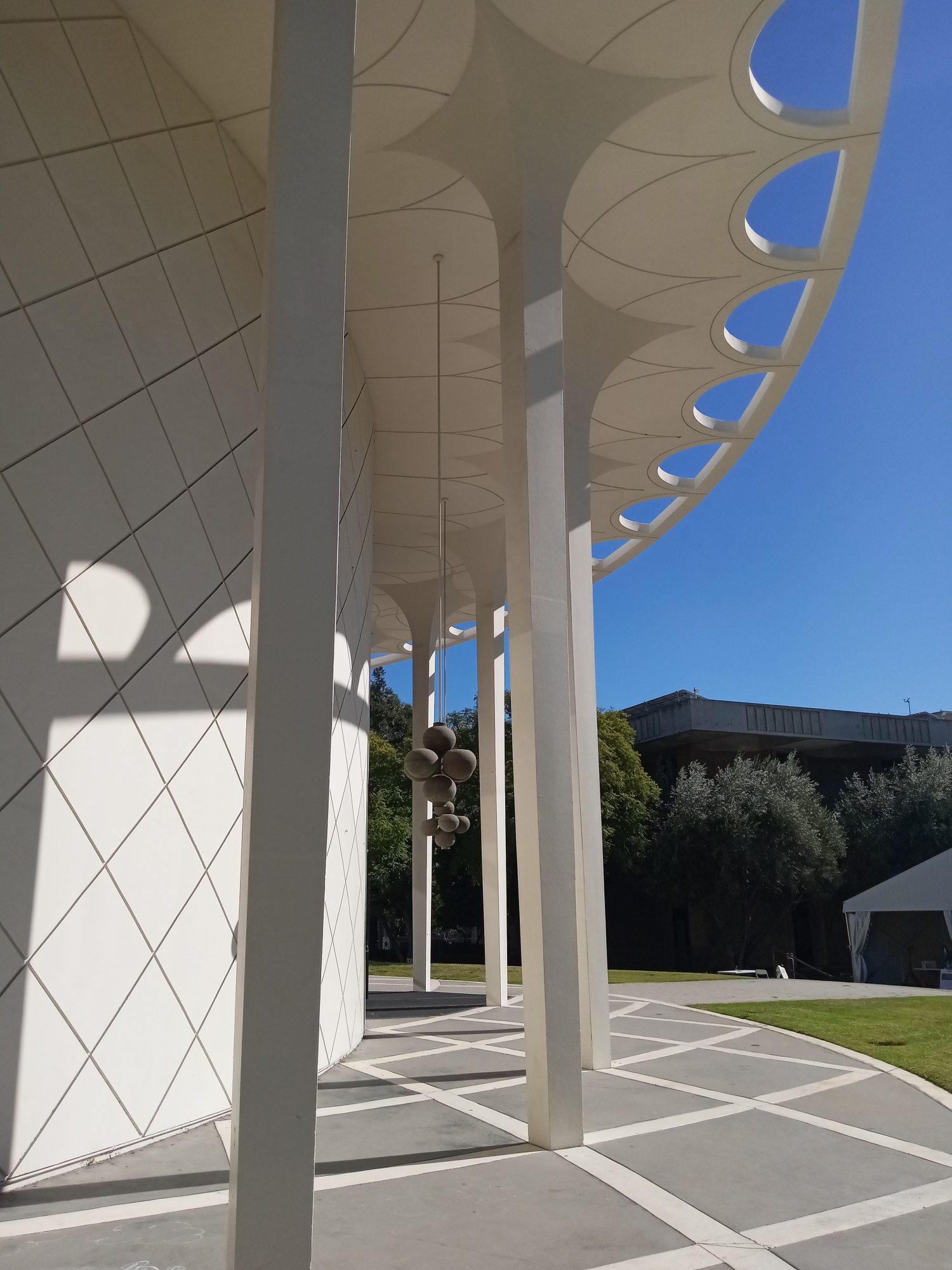 A Walking Tour of Caltech – Transiting Los Angeles