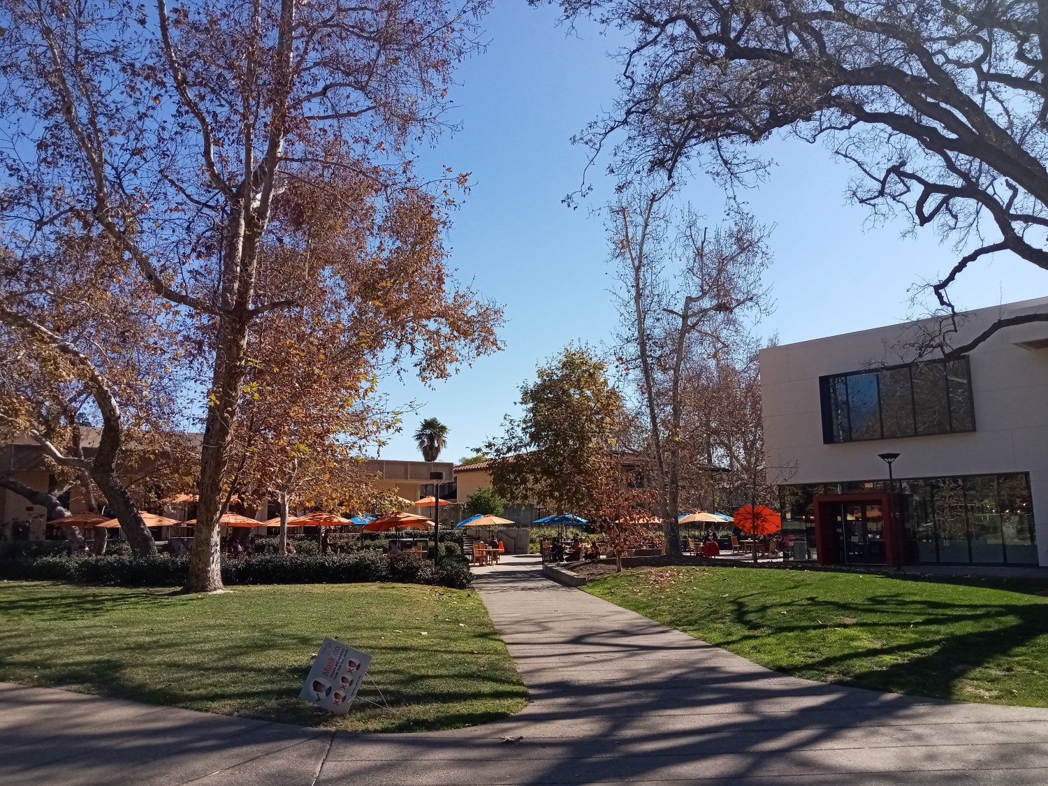 A Walking Tour of Caltech – Transiting Los Angeles